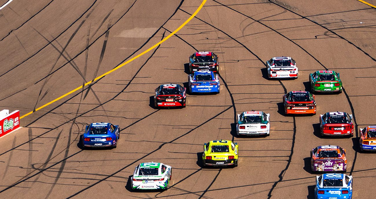 Inside the Race: Analyzing final lap from Kyle Larson's perspective ...